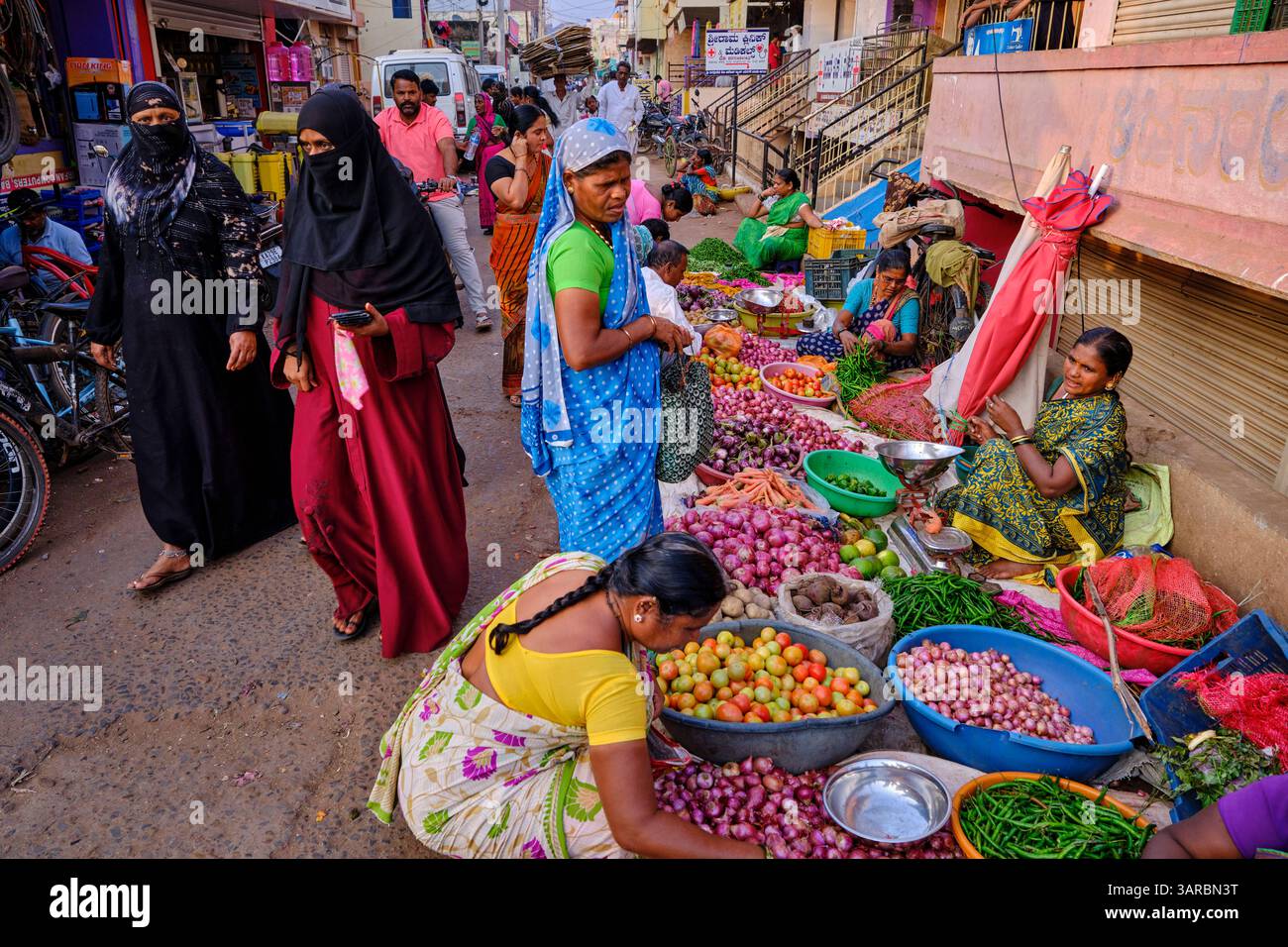 India, Karnataka state, Badami, the bazaar, India, Karnataka state, Badami, the bazaar, fruit ...