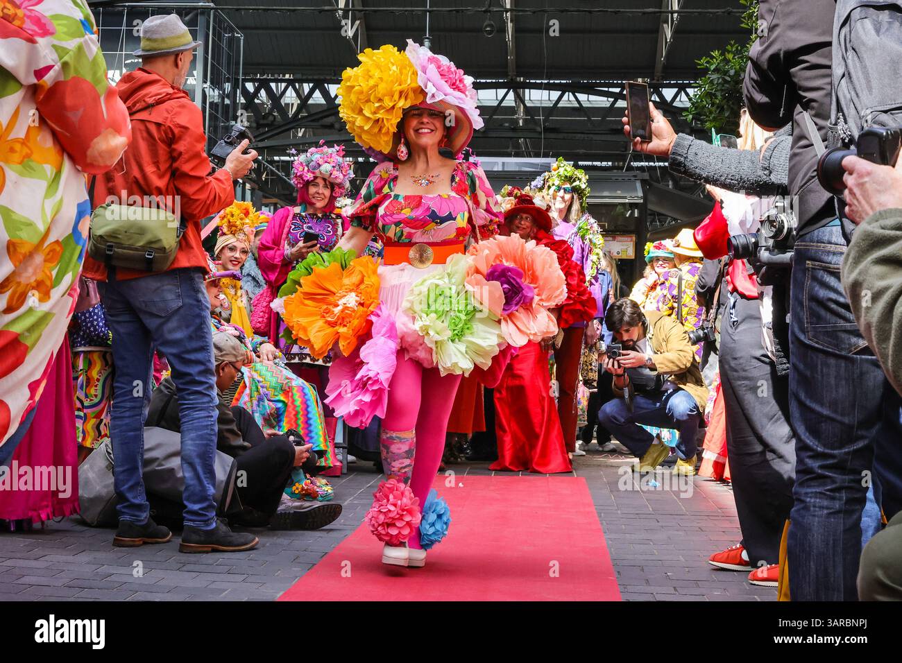 London, UK. 17th Apr, 2025. Participants show off their colourful ...
