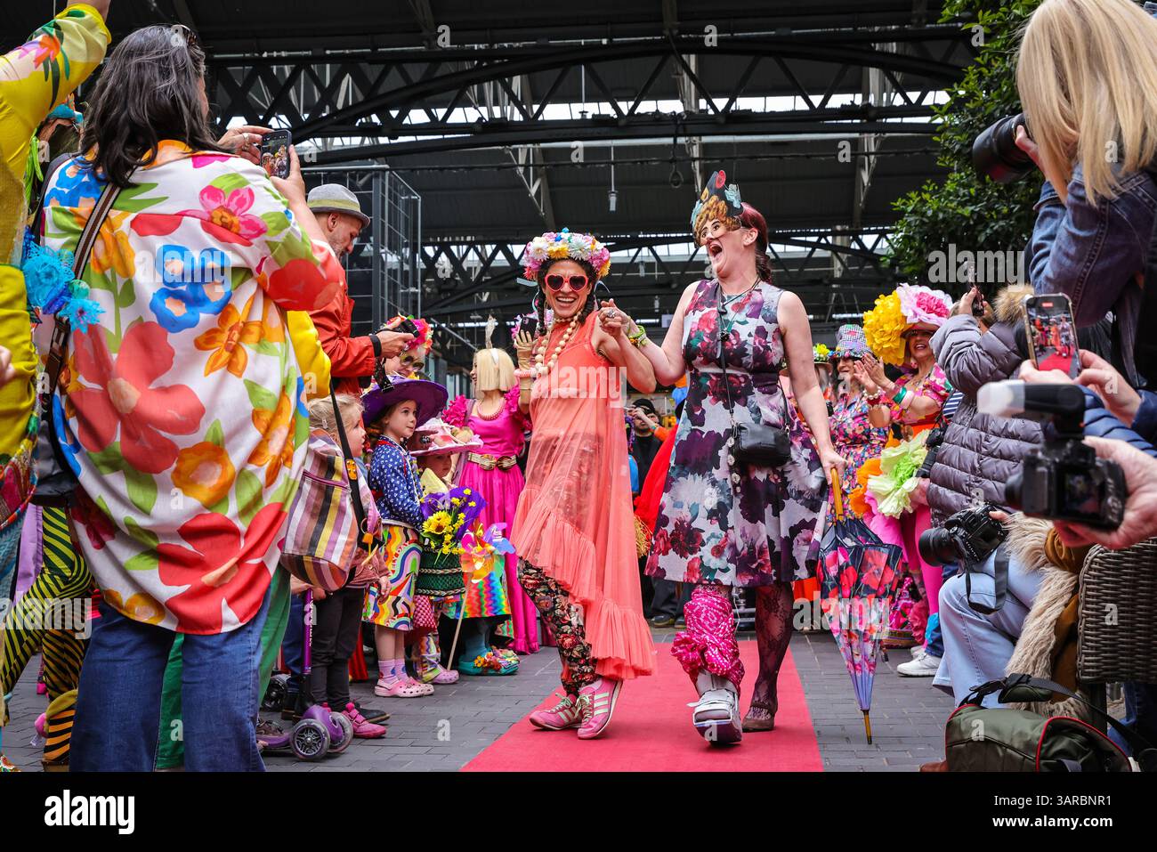 London, UK. 17th Apr, 2025. Participants show off their colourful ...