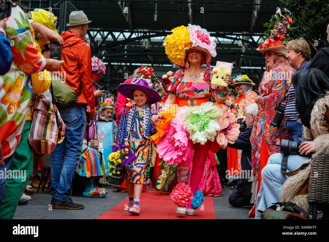 London, UK. 17th Apr, 2025. Participants show off their colourful ...