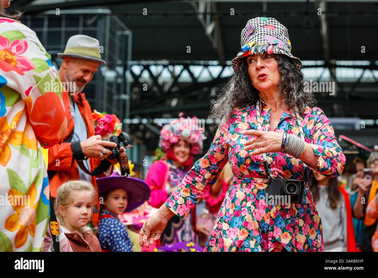 London, UK. 17th Apr, 2025. Participants show off their colourful ...