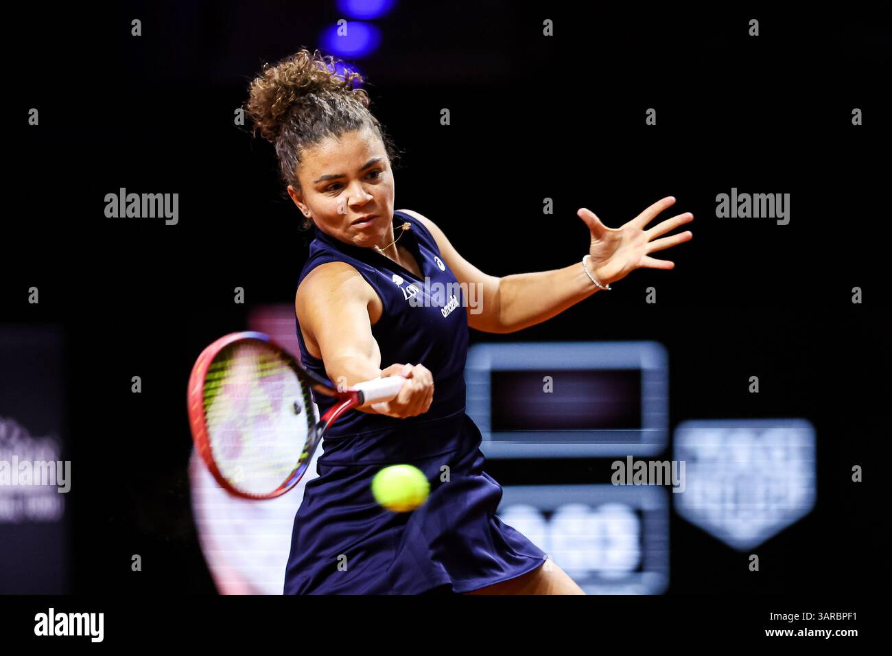 Stuttgart, Deutschland. 17th Apr, 2025. im Bild Jasmine Paolini Jule ...