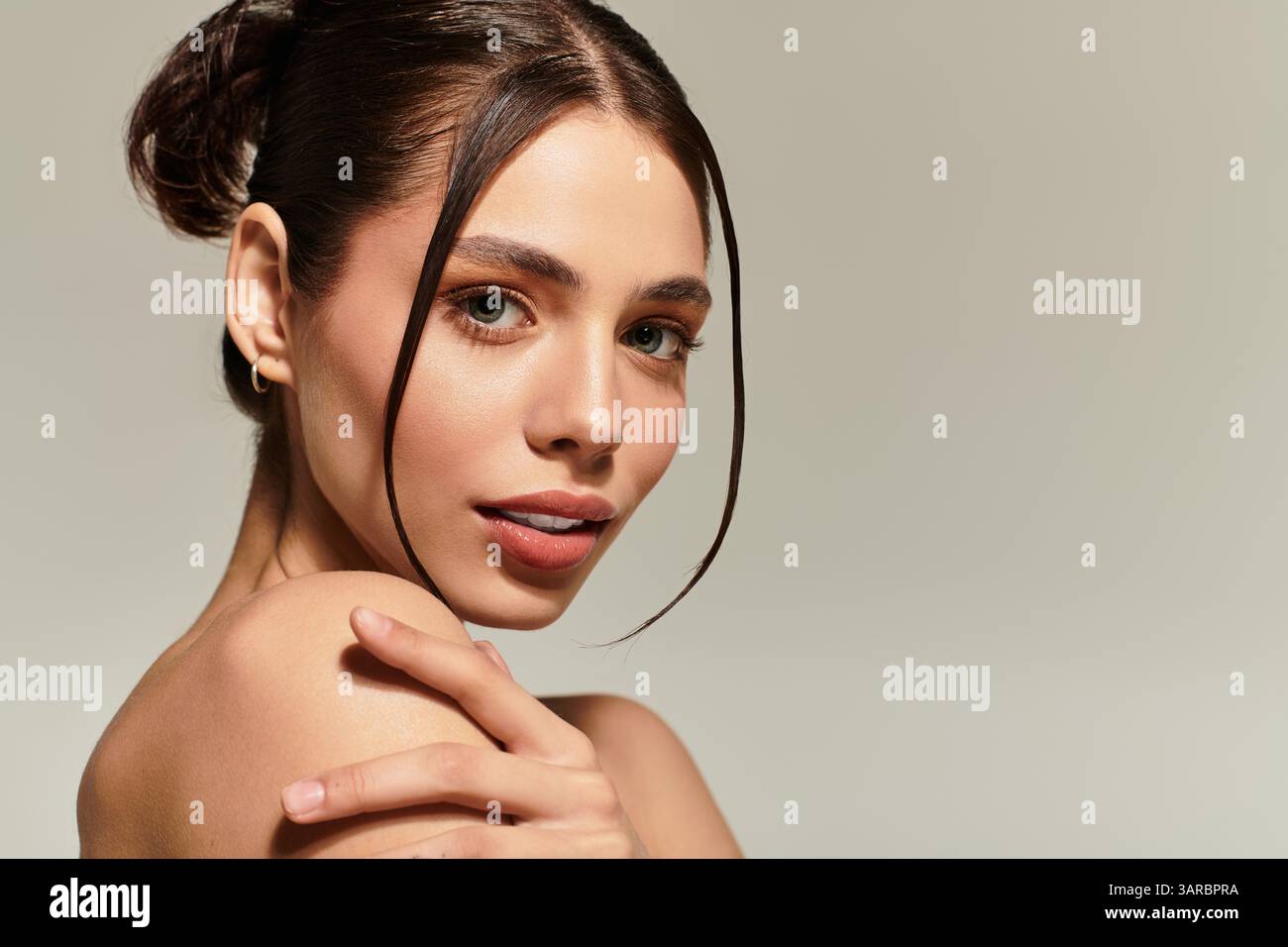 Beautiful young woman radiant gaze hi-res stock photography and images ...