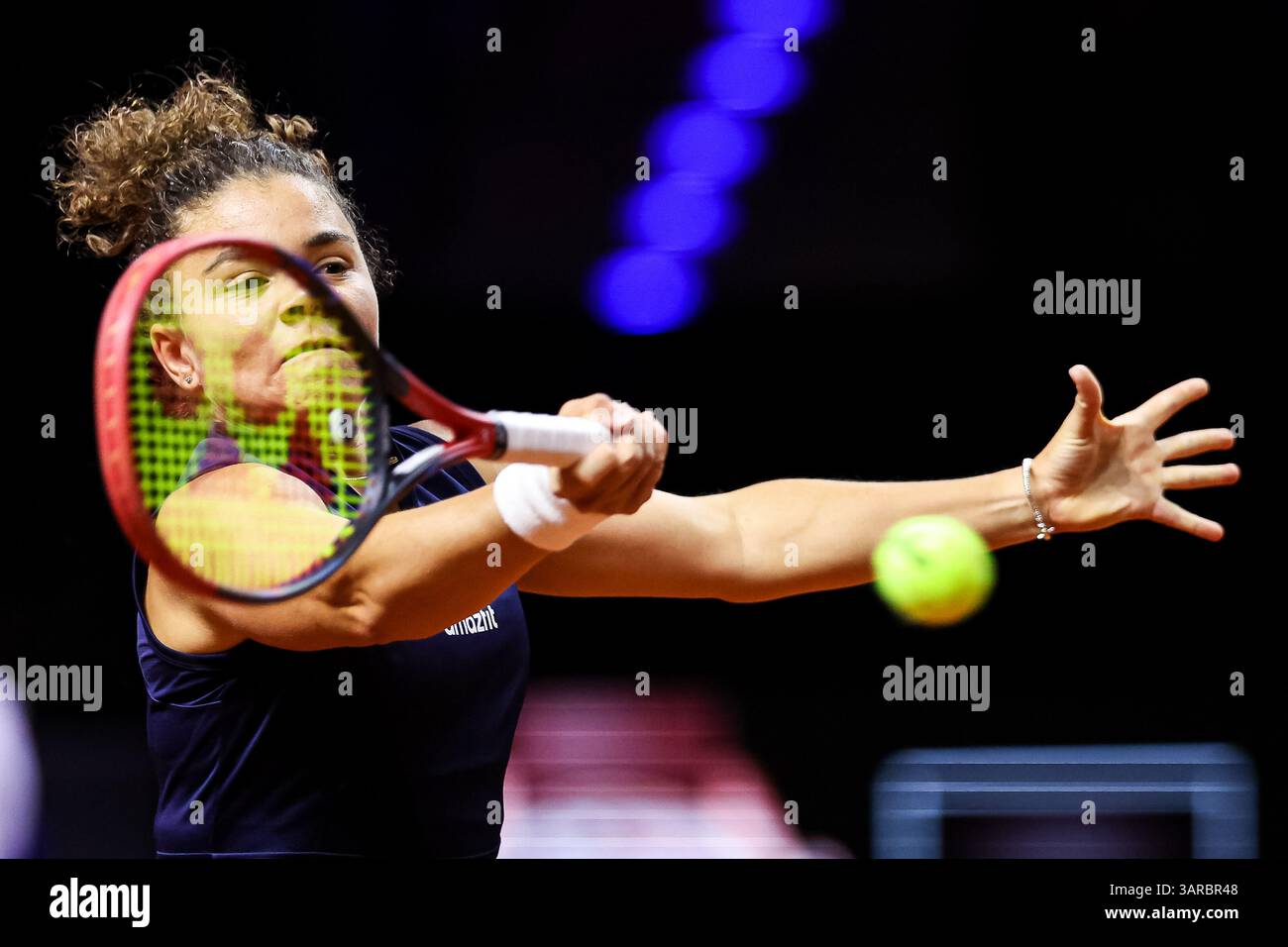 Stuttgart, Deutschland. 17th Apr, 2025. im Bild Jasmine Paolini Jule ...