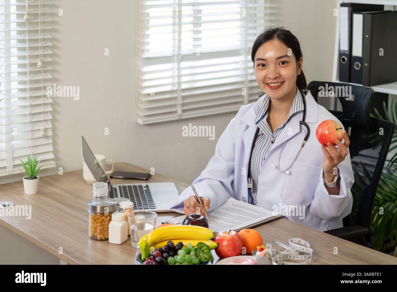 Diet Observation and Analysis. A nutritionist takes notes while ...