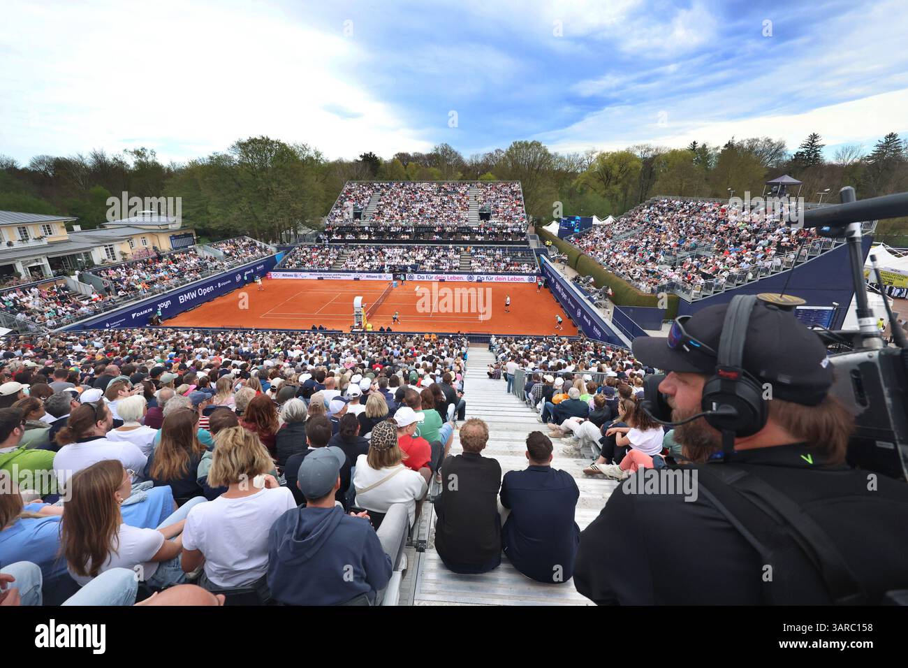 Munich, Germany. 16th Apr, 2025. Tennis: ATP Tour - Munich, Singles, Men, Round of 16, Zverev ...