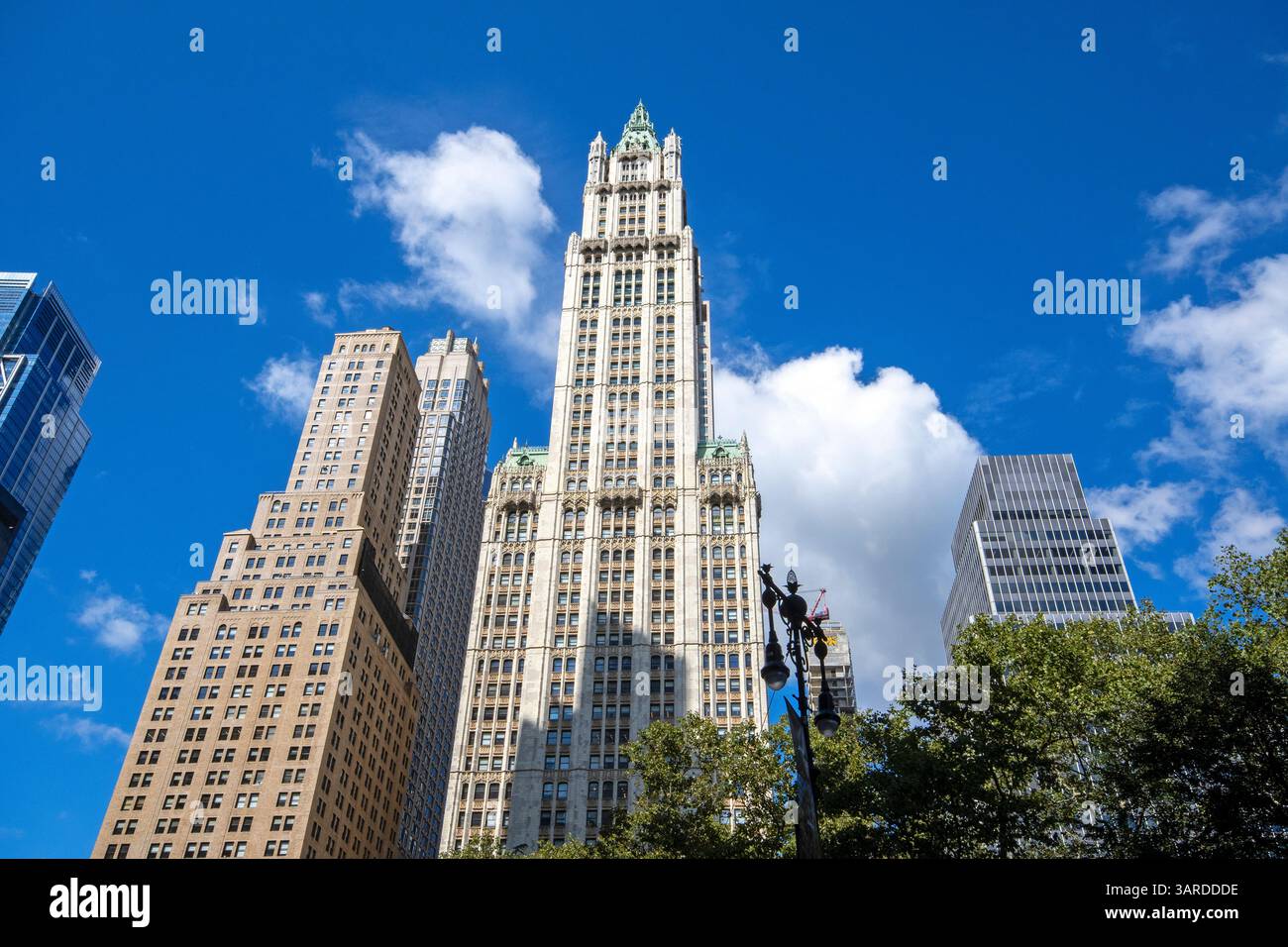 Woolworth Building (made in 1913 by the architect Cass Gilbert ...