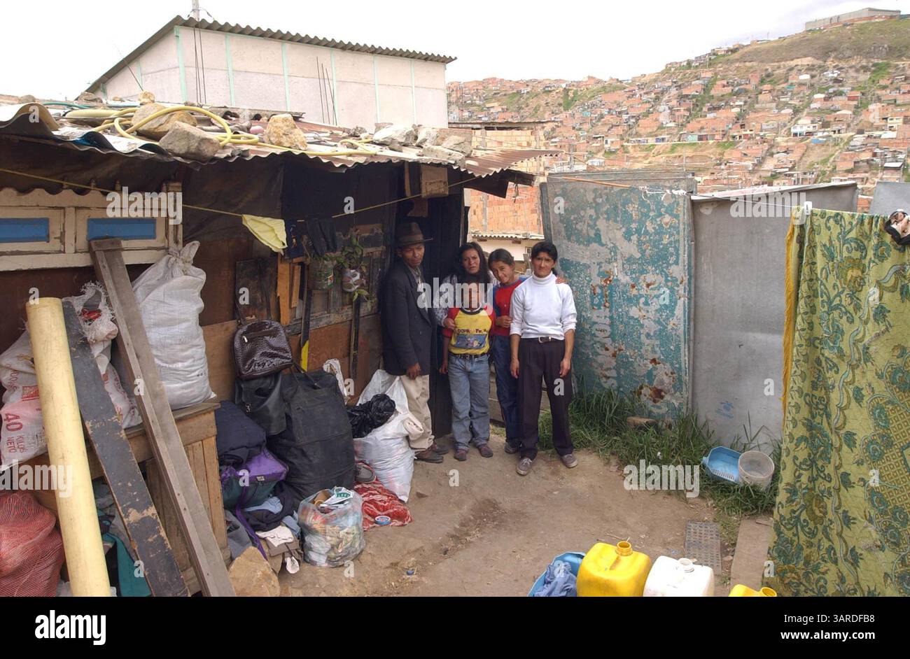 Pobreza colombia bogota hi-res stock photography and images - Alamy
