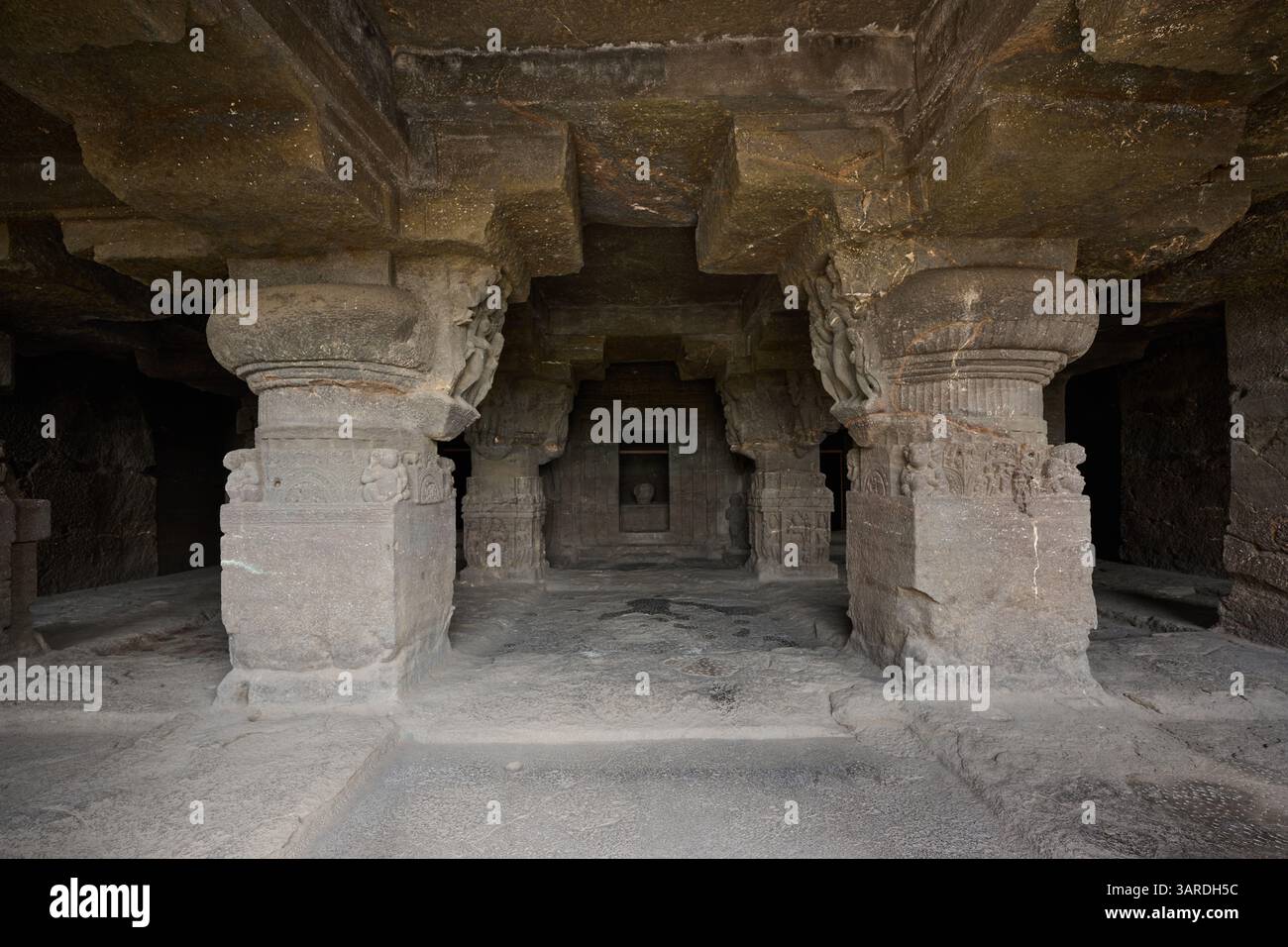 Ellora Cave No. 21 Rameshwar Temple, Ellora caves, Aurangabad, India ...