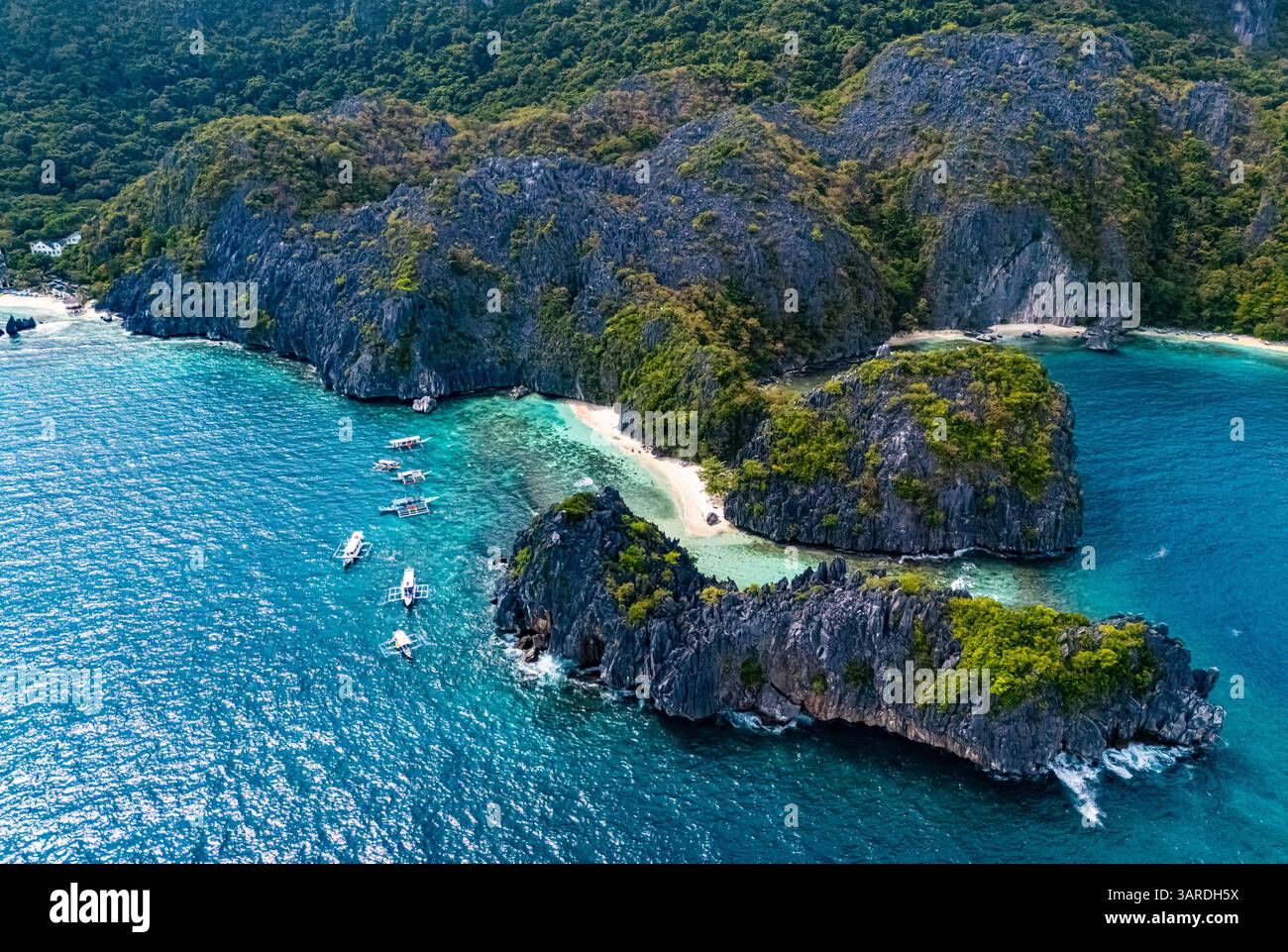Palilo Beach on Matinloc Island near El Nido, Palawan, Philippines ...