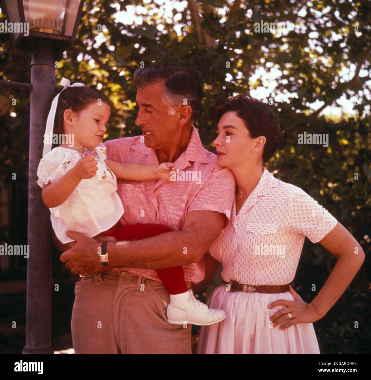 Jan. 27, 2010 - JEAN SIMMONS WITH Stewart Granger and daugher Tracy ...