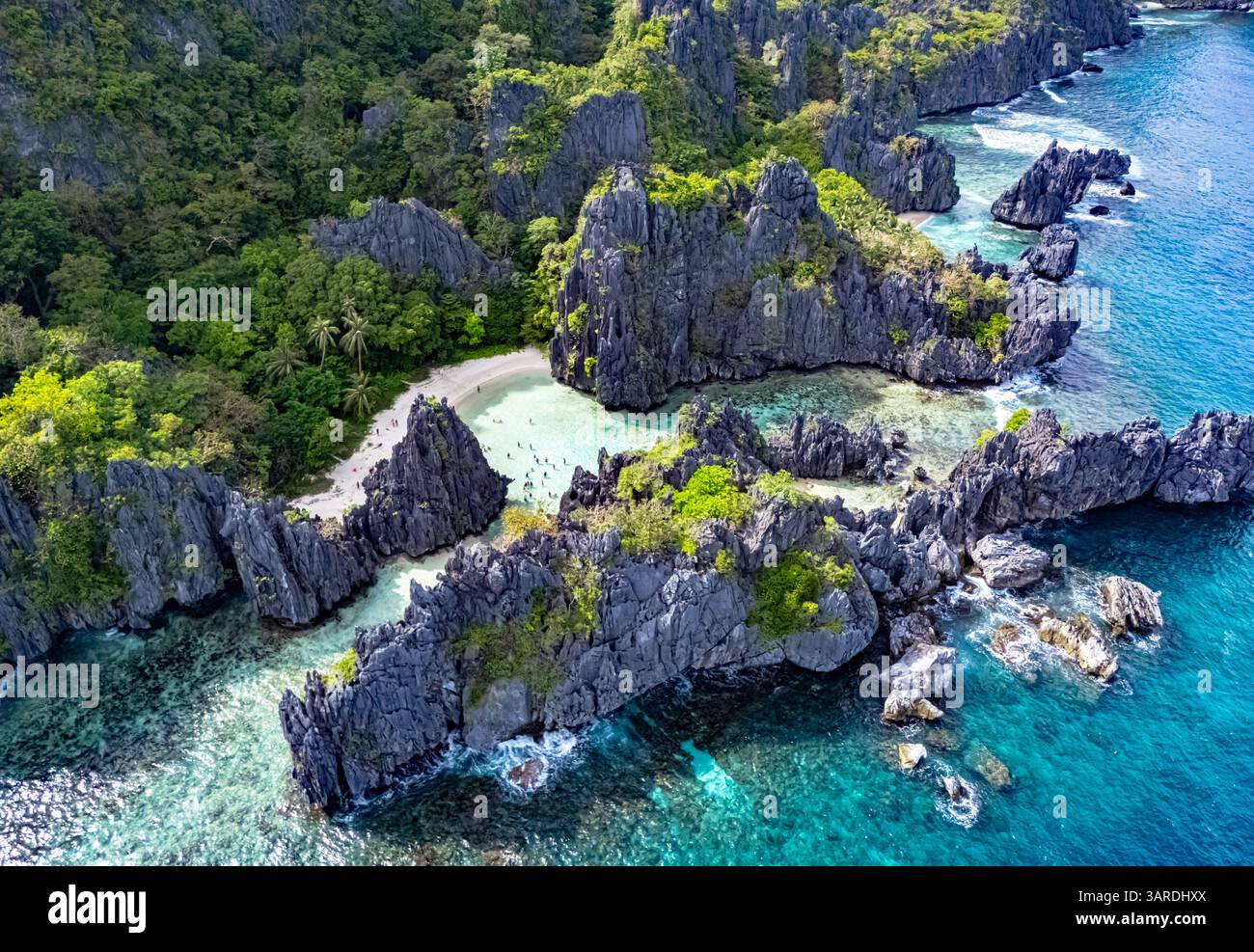 Hidden Beach on Matinloc Island near El Nido, Palawan, Philippines ...