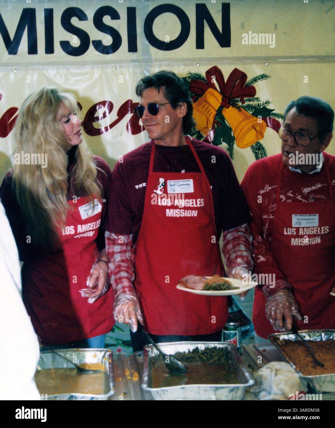 Dec. 00, 1995 - JEFF CONAWAY with wife KERRI and EARL HOLLIMAN.30425NP ...
