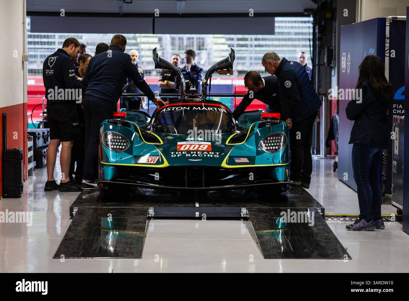 009 RIBERAS Alex (spa), SORENSEN Marco (dnk), Aston Martin THOR Team, Aston Martin Valkyrie #009 ...