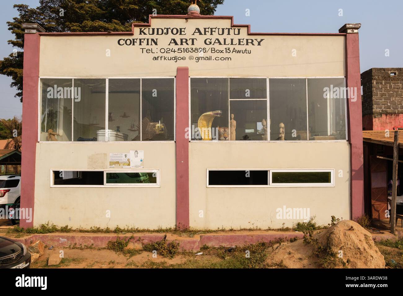 Awutu, Ghana, Kudjoe Affutu Coffin Art Gallery Stock Photo - Alamy