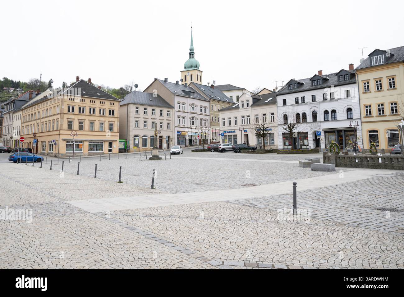 Sebnitz, Germany. 17th Apr, 2025. The empty market square in front of ...