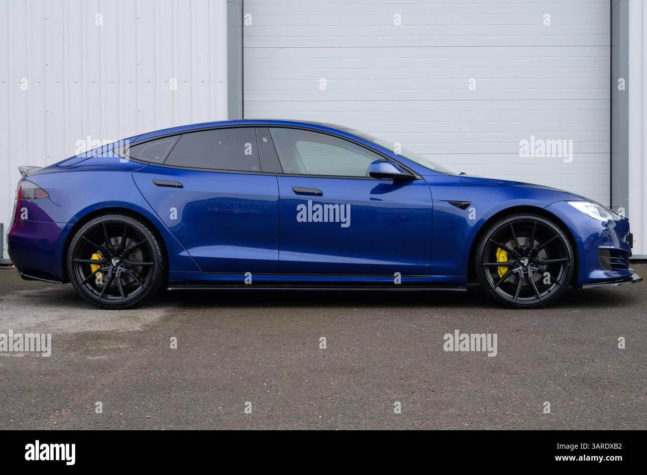 Sleek metallic finish hi-res stock photography and images - Alamy