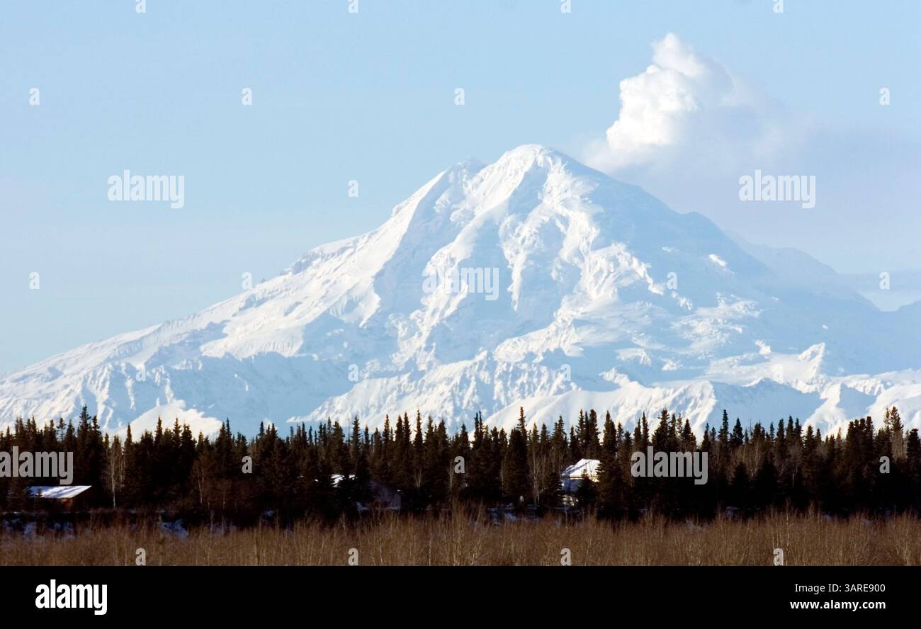 Jan 20, 2010 - Kenai, Alaska, USA - Mount Redoubt volcano releases ...