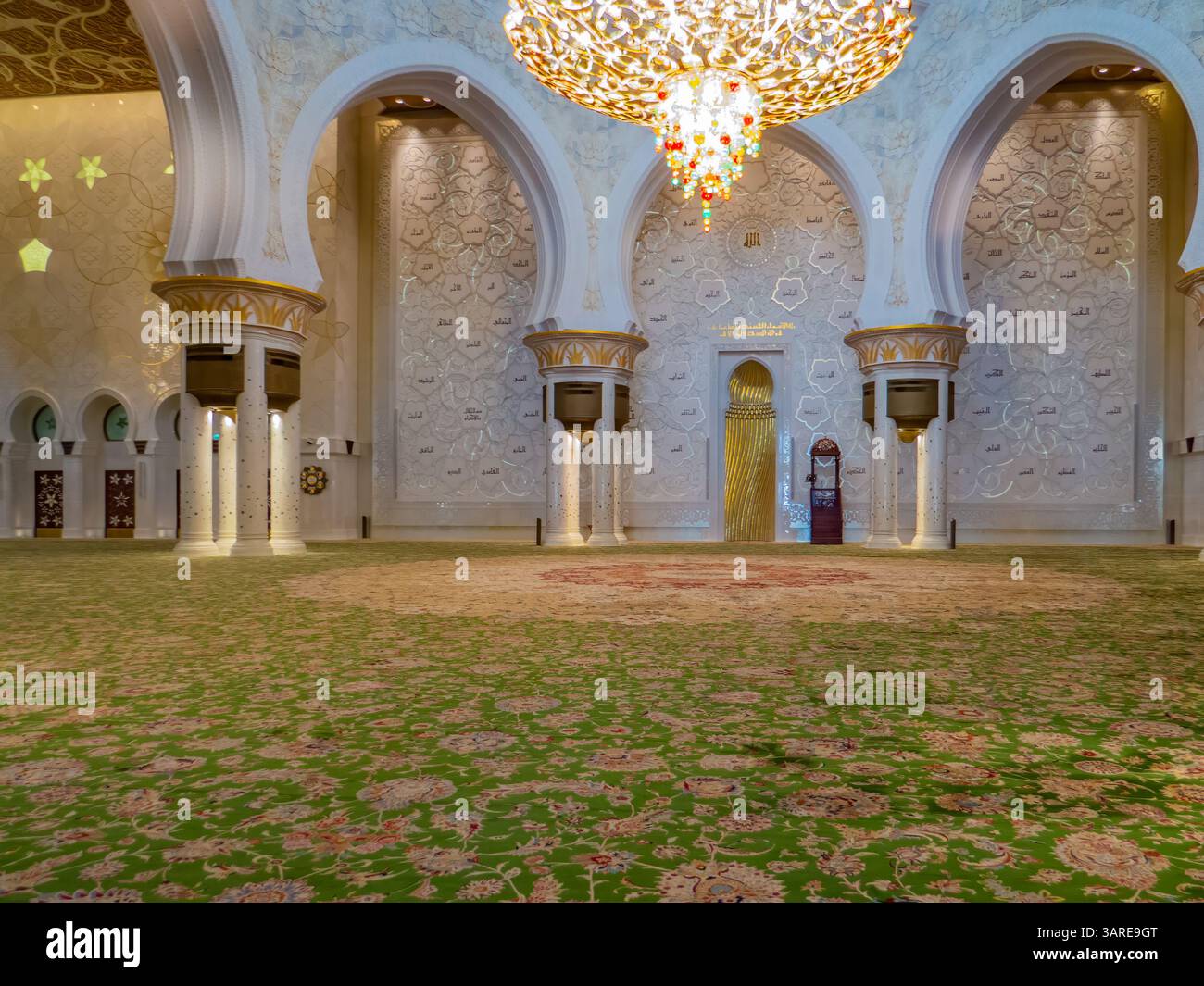 ABU DHABI, UAE. The Persian carpet in the Sheikh Zayed Grand Mosque ...