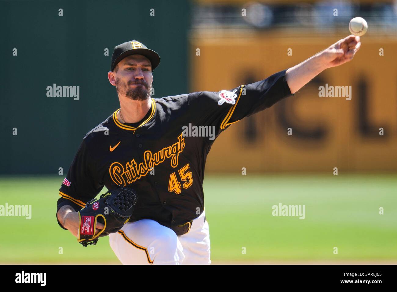 Pittsburgh Pirates pitcher Andrew Heaney delivers during the first ...