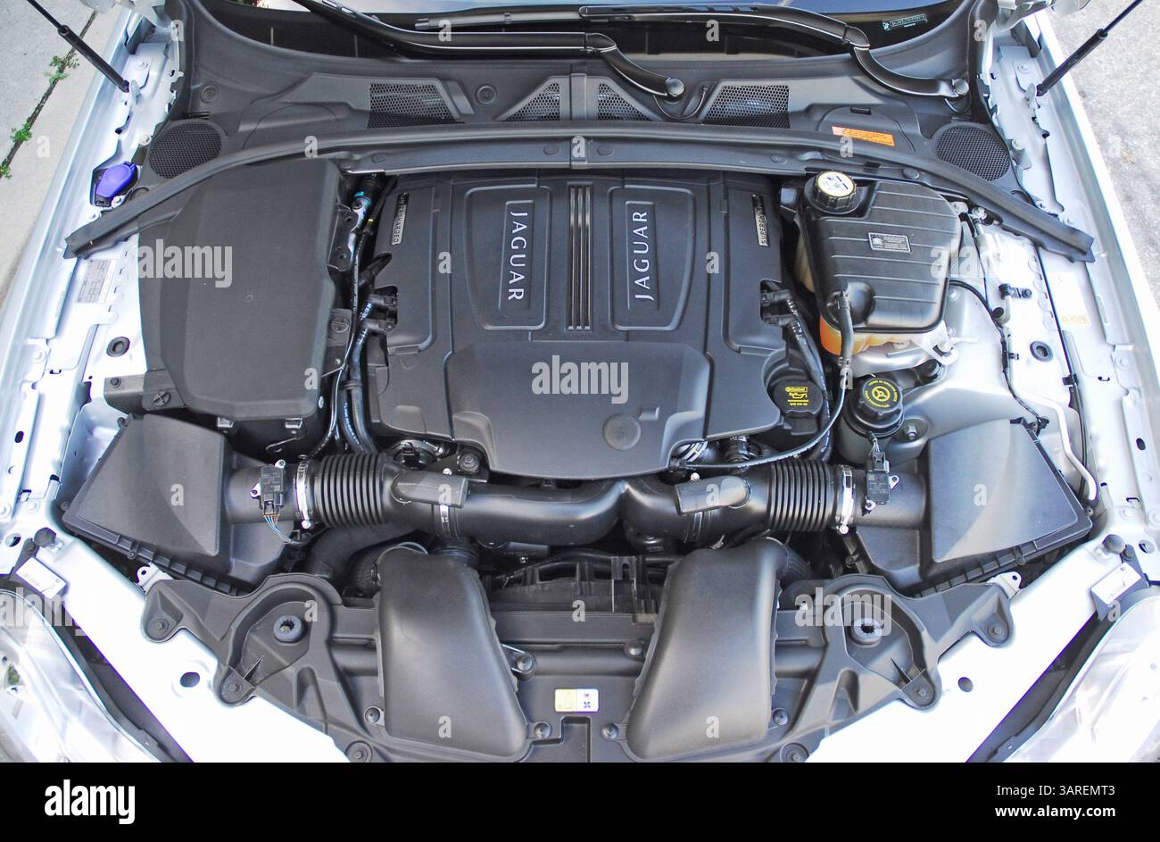 5 0 v8 supercharged engine hi-res stock photography and images - Alamy