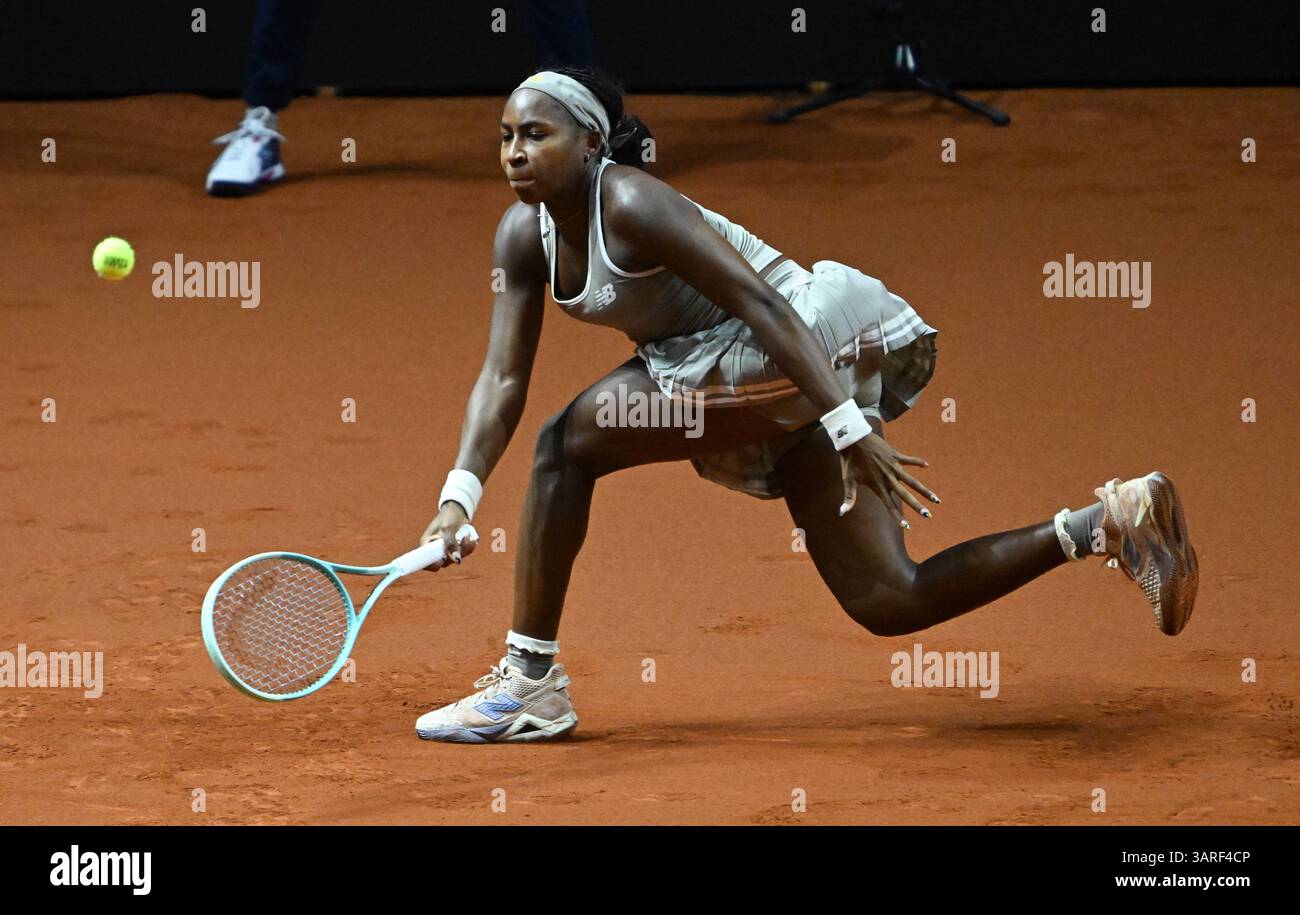 Stuttgart, Germany. 17th Apr, 2025. Tennis: WTA Tour - Stuttgart, singles, women, round of 16 ...