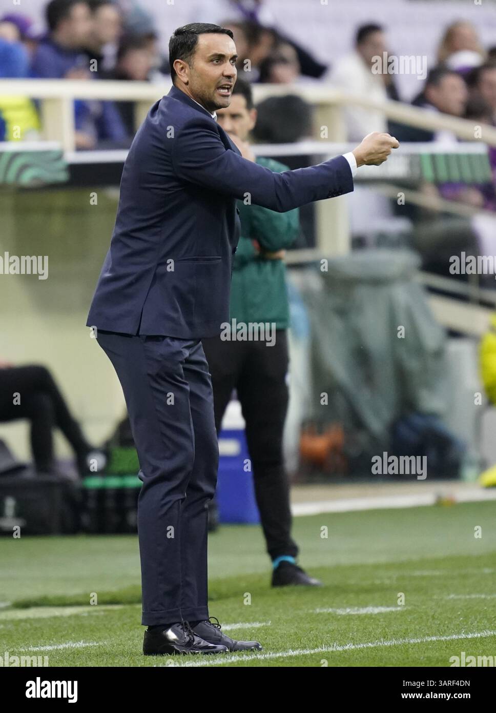 Fiorentina’s head coach Raffaele Palladino gestures during the UEFA ...