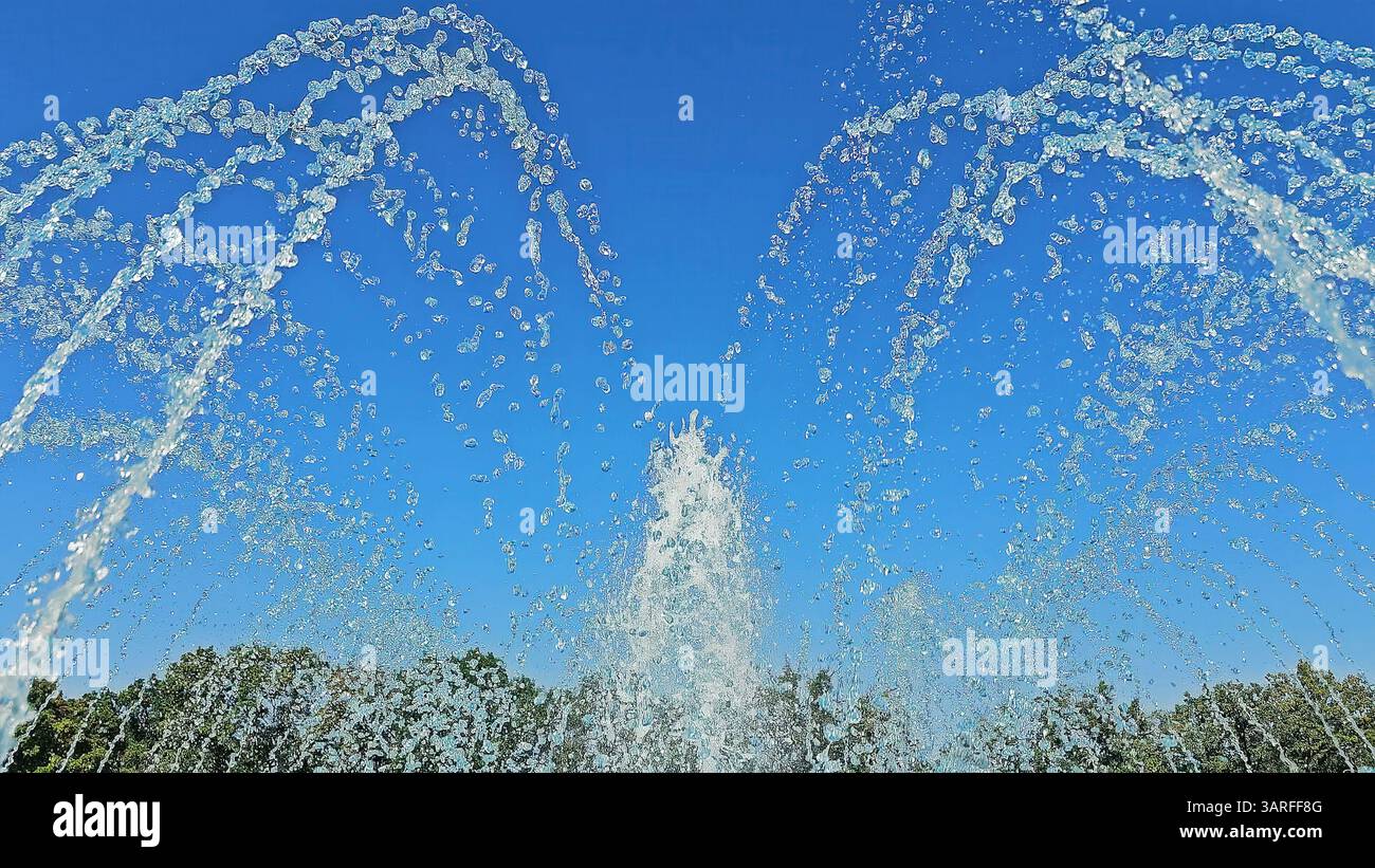 Sunlight sparkling on water jets hi-res stock photography and images ...