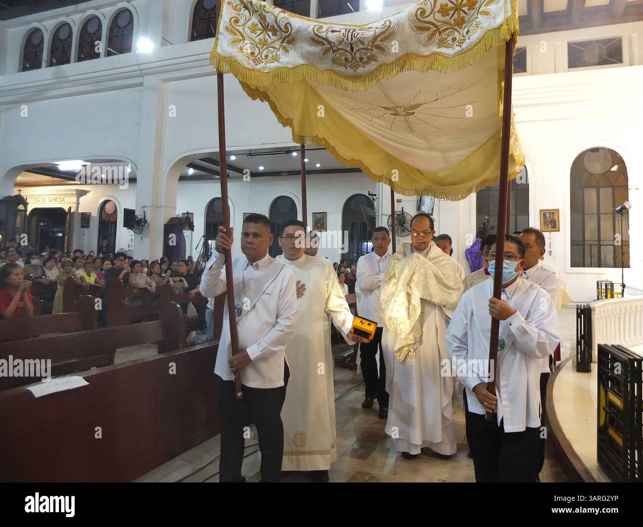 Kalookan Bishop Pablo Virgilio David wearing a humeral veil during the ...