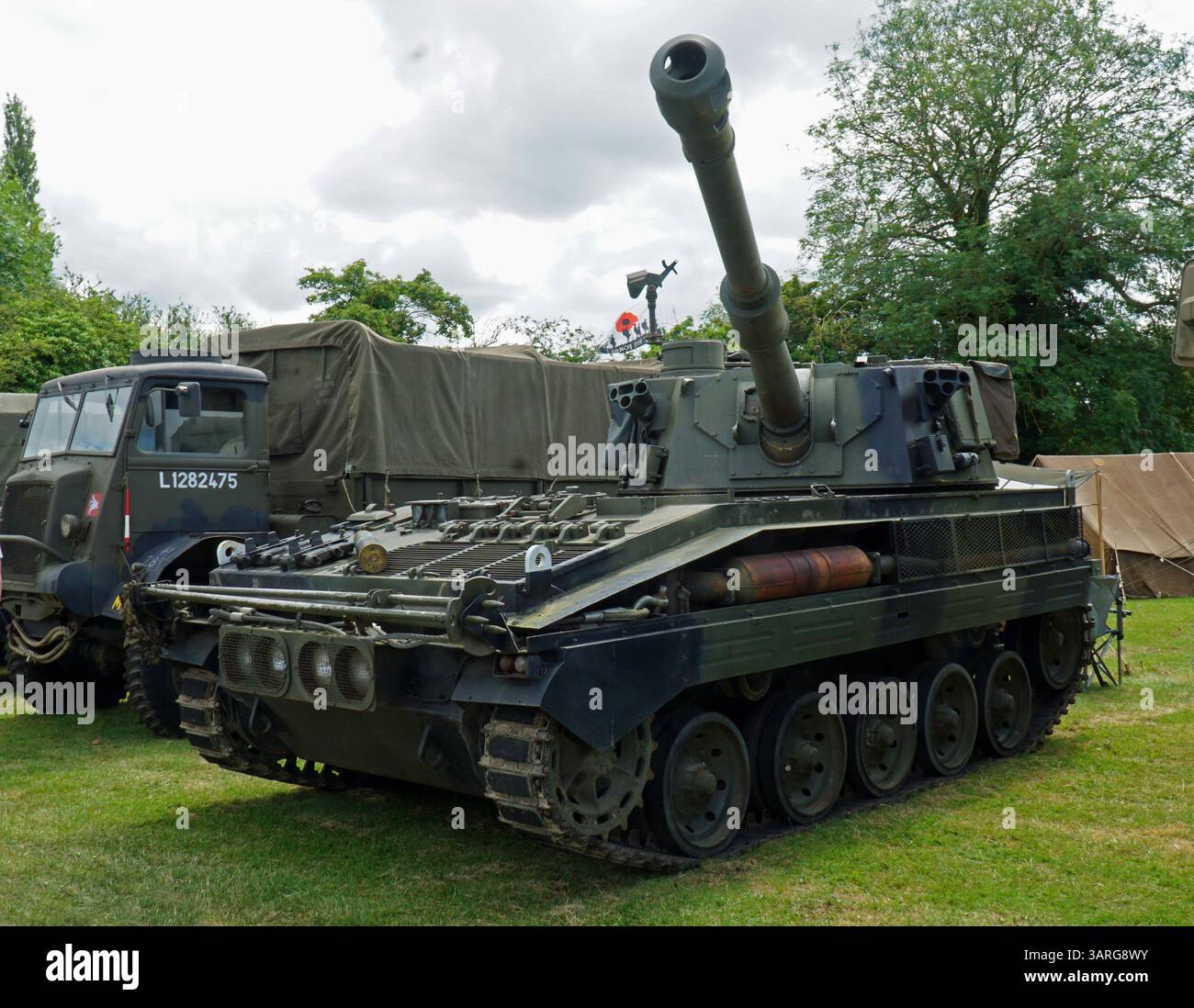 105mm gun hi-res stock photography and images - Alamy