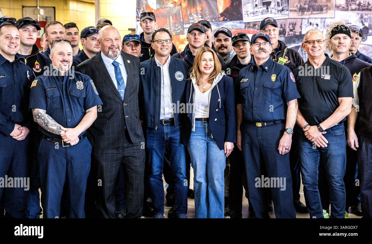 Pennsylvania Gov. Josh Shapiro and first lady Lori Shapiro, in center ...