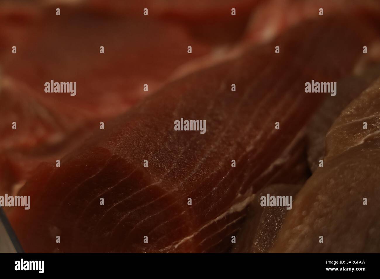 Yellowfin tuna sashimi grade hi-res stock photography and images - Alamy