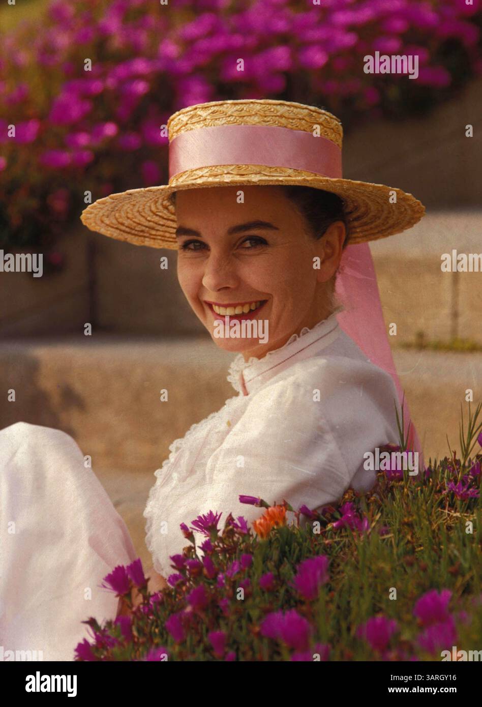 JEAN SIMMONS (Jan. 31, 1929 - Jan. 22, 2010) was an English actress ...