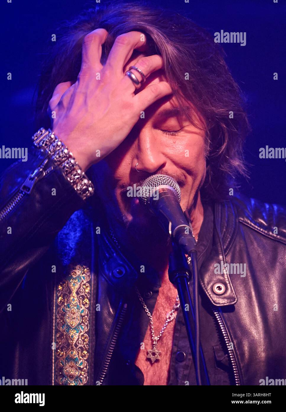 Bochum, Germany. 17th Apr, 2025. Musician Gil Ofarim takes to the stage ...