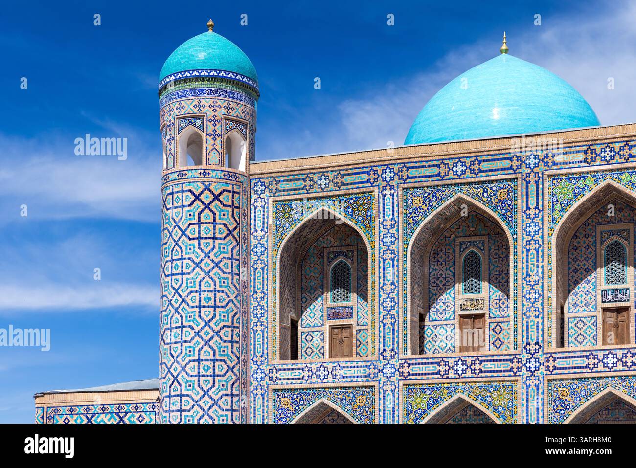 Tilya-Kori Madrasah facade on a sunny day. Registan square, Samarkand ...