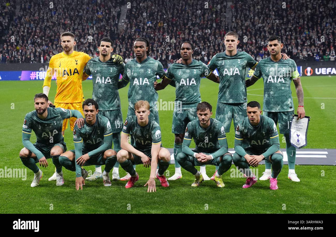 Tottenham Hotspur players pose for a team photo during the UEFA Europa ...