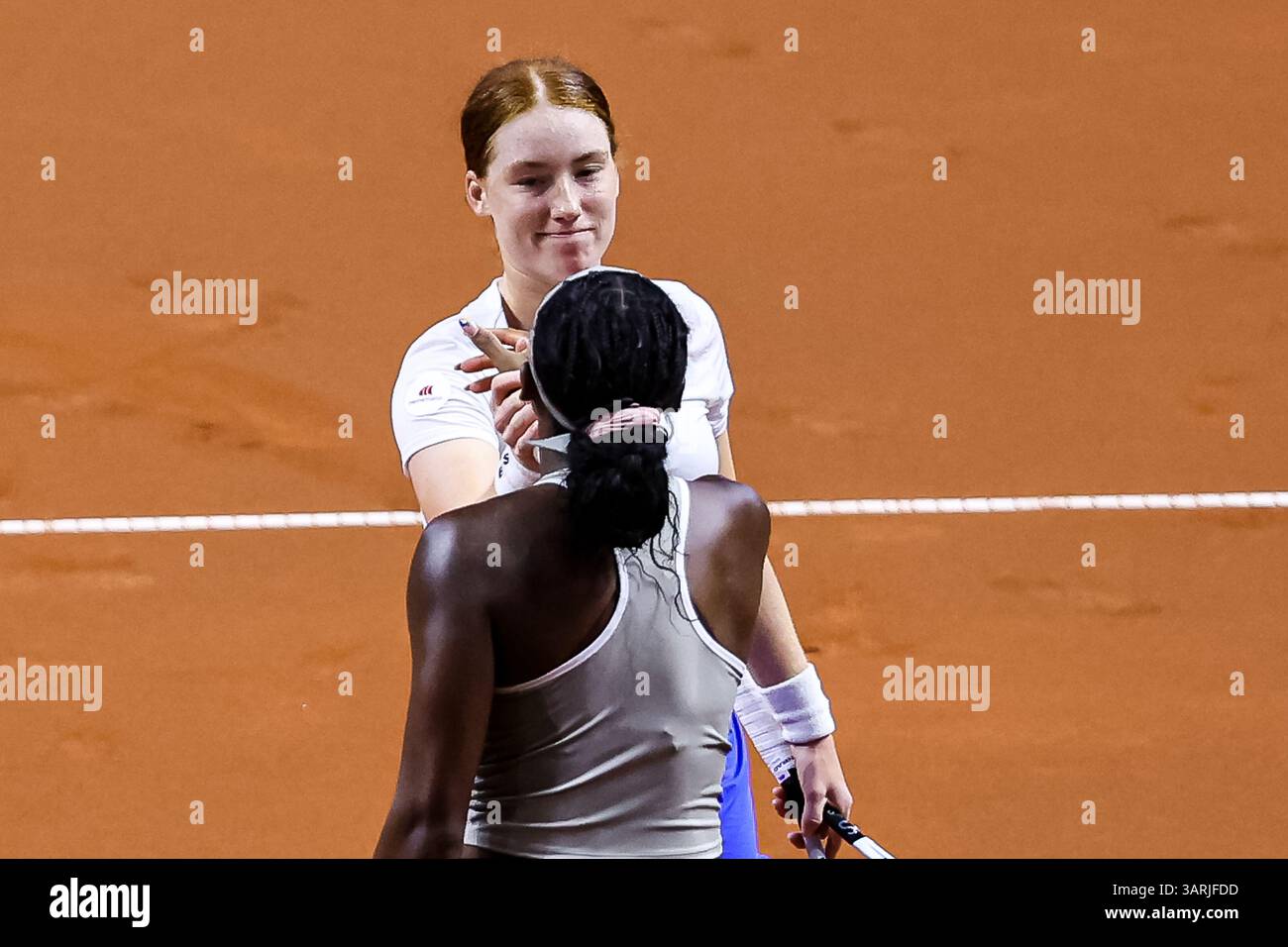Stuttgart, Deutschland. 17th Apr, 2025. Ella Seidel gratuliert Coco Gauff zum Sieg Coco Gauff ...