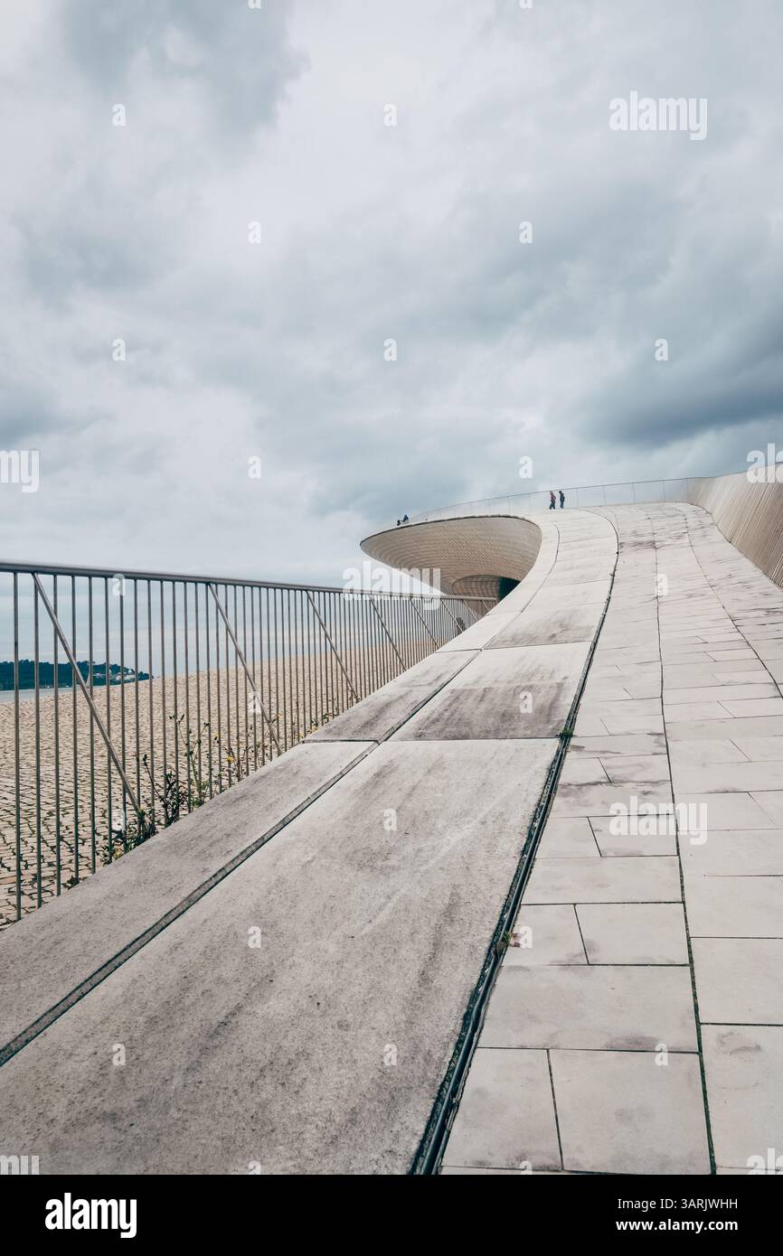 The curved walls of the MAAT Museum are an architectural masterpiece ...