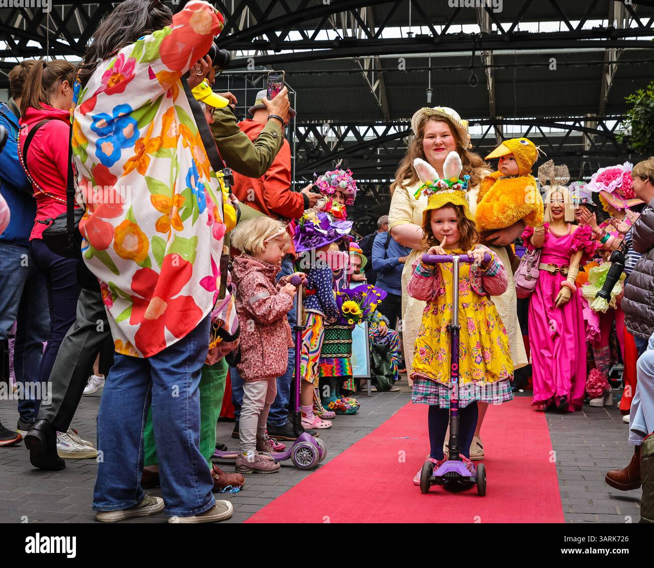 London, UK. 17th Apr, 2025. Baby Casper as a very cute Easter Chick ...