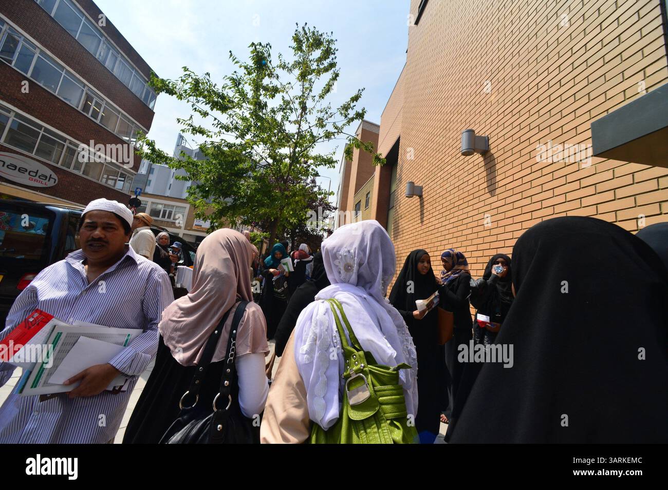 The vibrant East London Mosque is situated in the inner London Borough ...