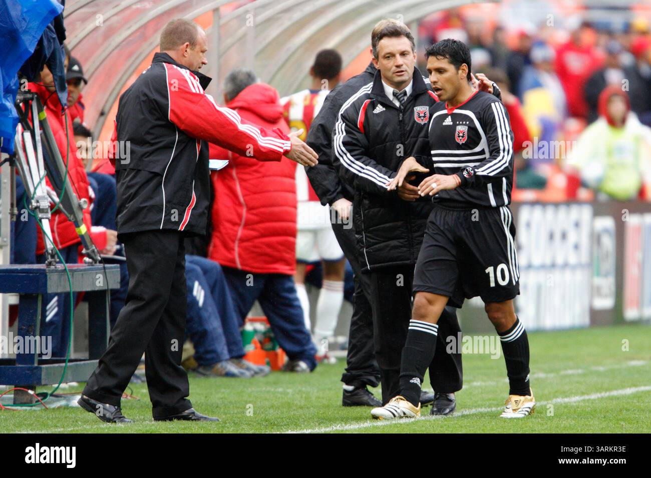 Christian Gomez of DC United (10) shakes hands with head coach Peter ...