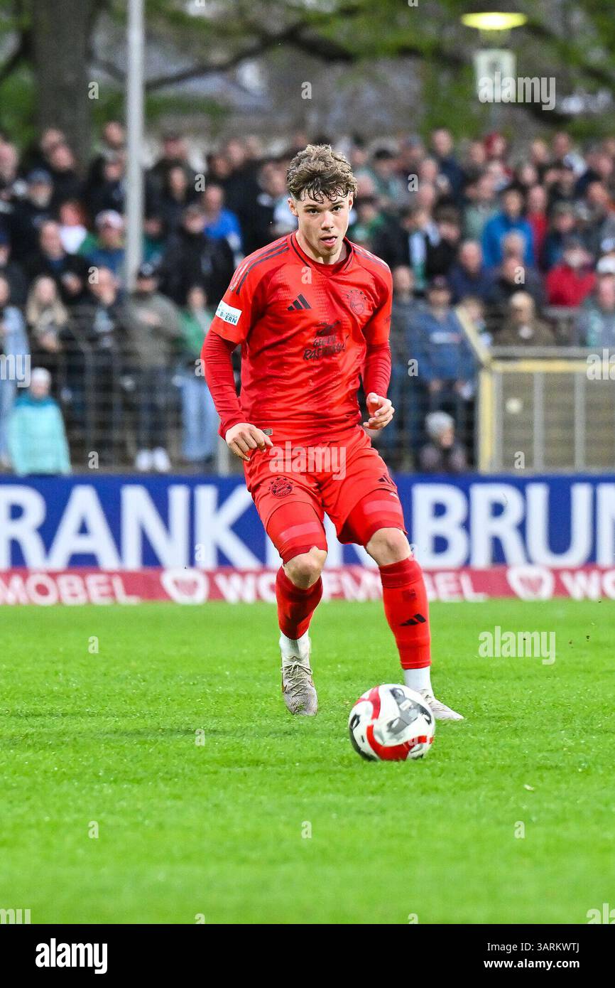 Schweinfurt, Deutschland. 17th Apr, 2025. am Ball Maximilian WAGNER (FC ...