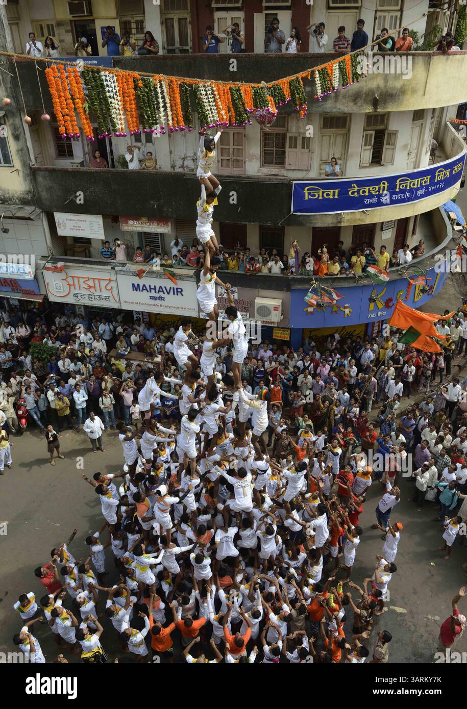 MUMBAI, INDIA â€“ AUGUST 29: Enthusiastic 'Govindas' form human ...
