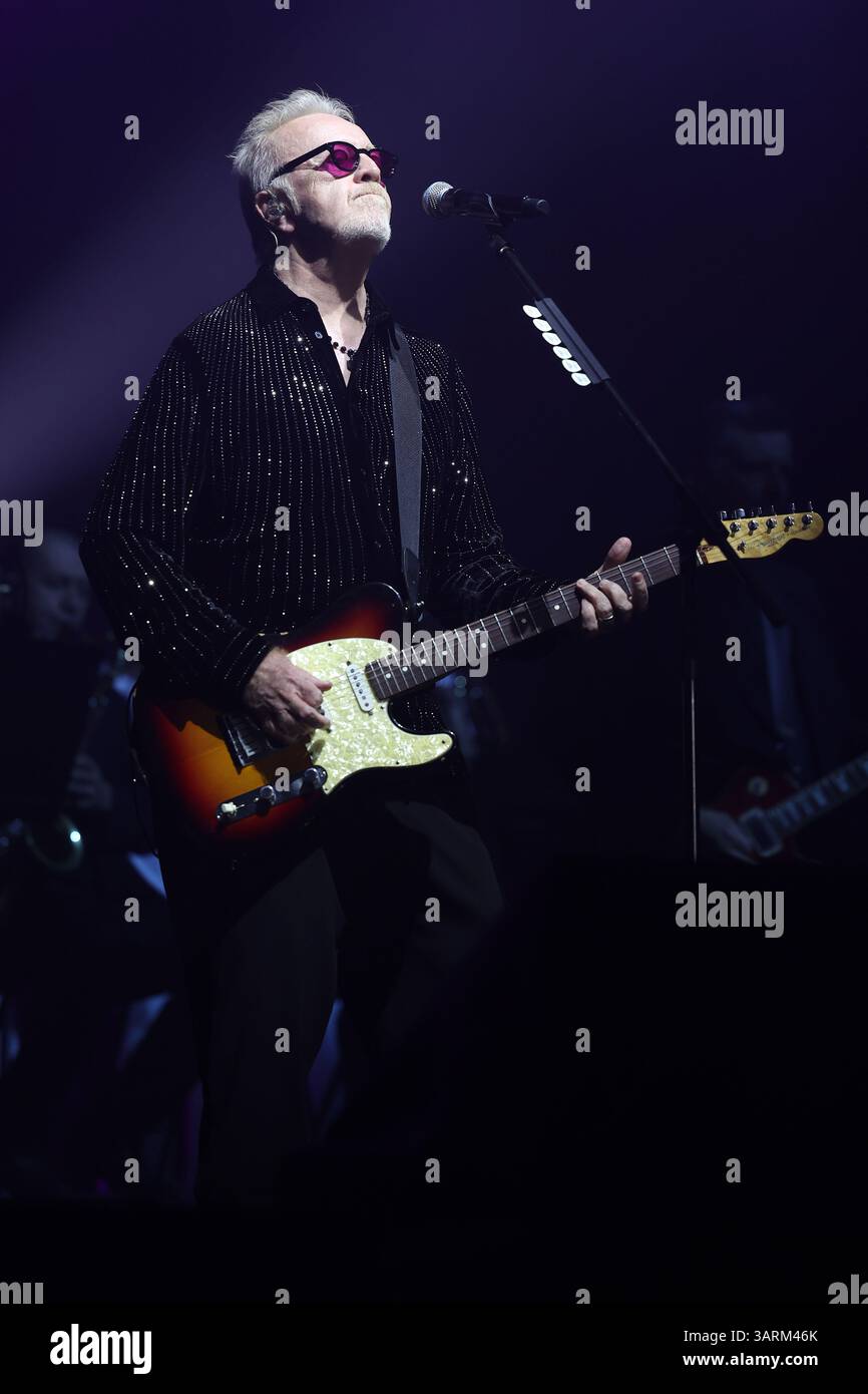 Padua, Italy. 17th Apr, 2025. Umberto Tozzi L'ultima Notte Rosa - The Final Tour - Padova | Gran ...