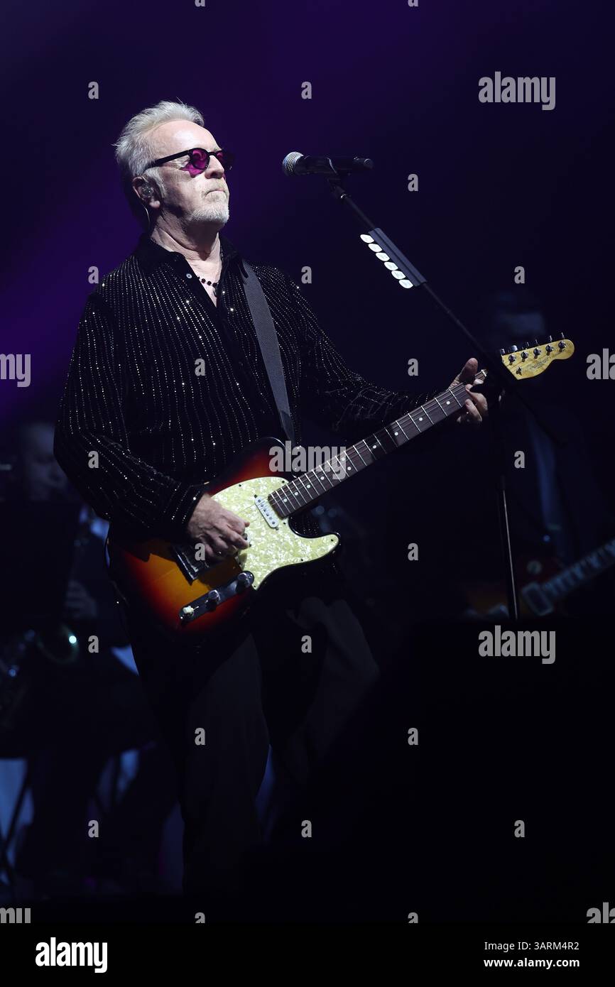 Padua, Italy. 17th Apr, 2025. Umberto Tozzi L'ultima Notte Rosa - The Final Tour - Padova | Gran ...