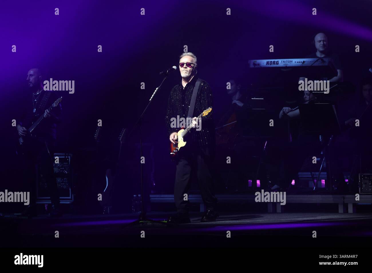 Padua, Italy. 17th Apr, 2025. Umberto Tozzi L'ultima Notte Rosa - The Final Tour - Padova | Gran ...