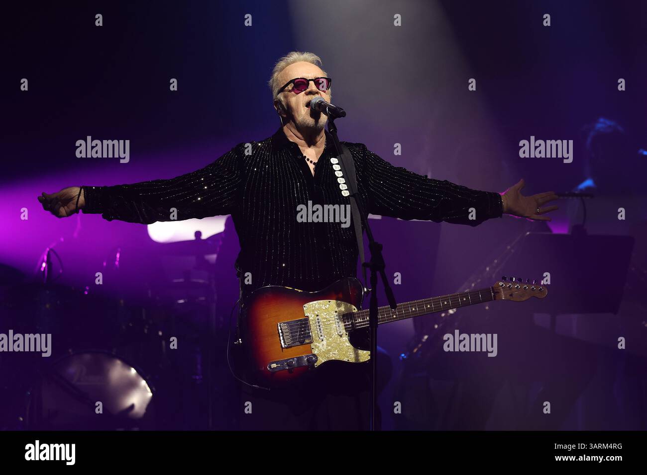 Padua, Italy. 17th Apr, 2025. Umberto Tozzi L'ultima Notte Rosa - The Final Tour - Padova | Gran ...