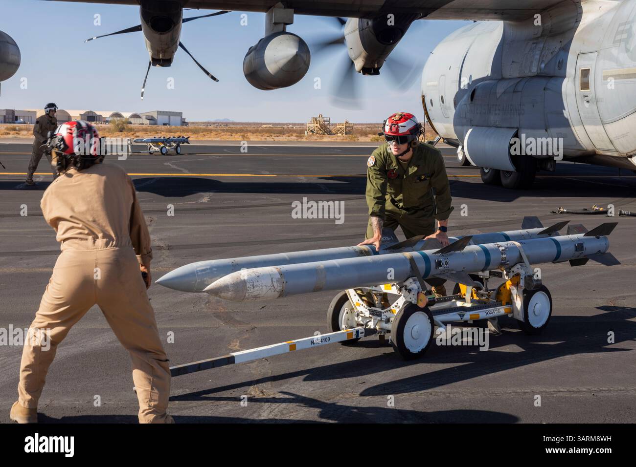 Laguna Army Airfield, Arizona, USA. 15th Apr, 2025. U.S. Marine Corps ...