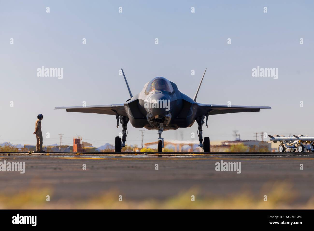 Laguna Army Airfield, Arizona, USA. 15th Apr, 2025. A U.S. Marine Corps F35B Lightning II ...