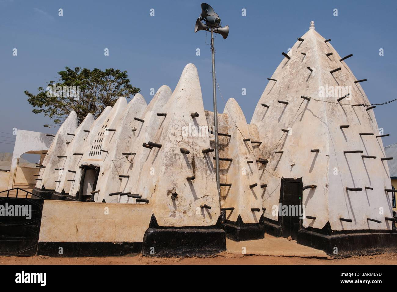 Ghana, Larabanga. Ghana's Oldest Mosque Stock Photo - Alamy